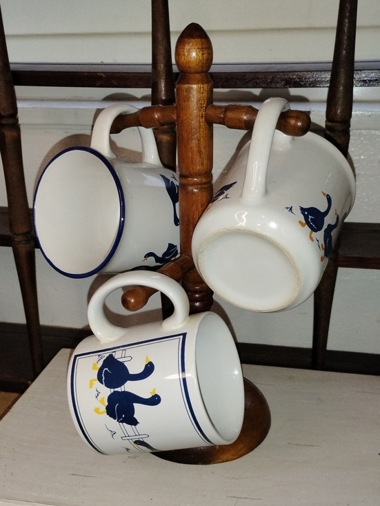 Dining | Vintage Wood Coffee Mug Tree W 3 Vintage Goose Mugs ...